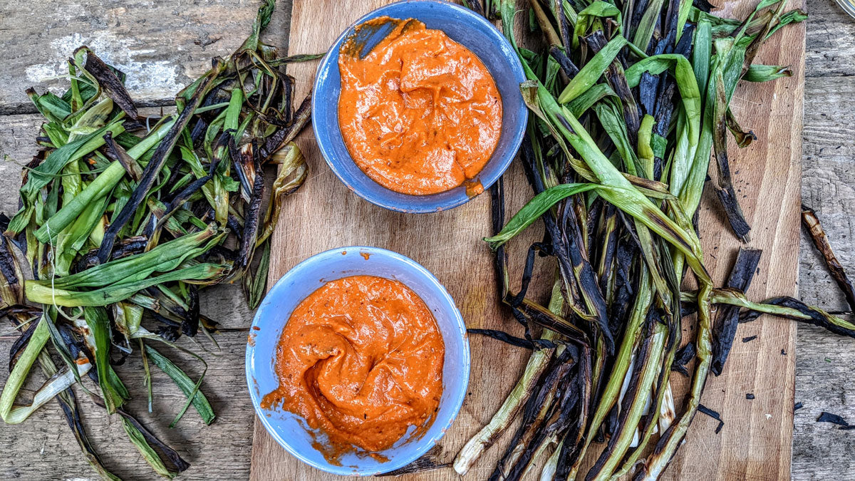 CALÇOTS CON SALSA ROMESCO – Jamon.co.uk